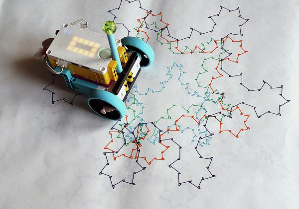 How to Draw Geomeric Shapes with Spike - LEGO Education